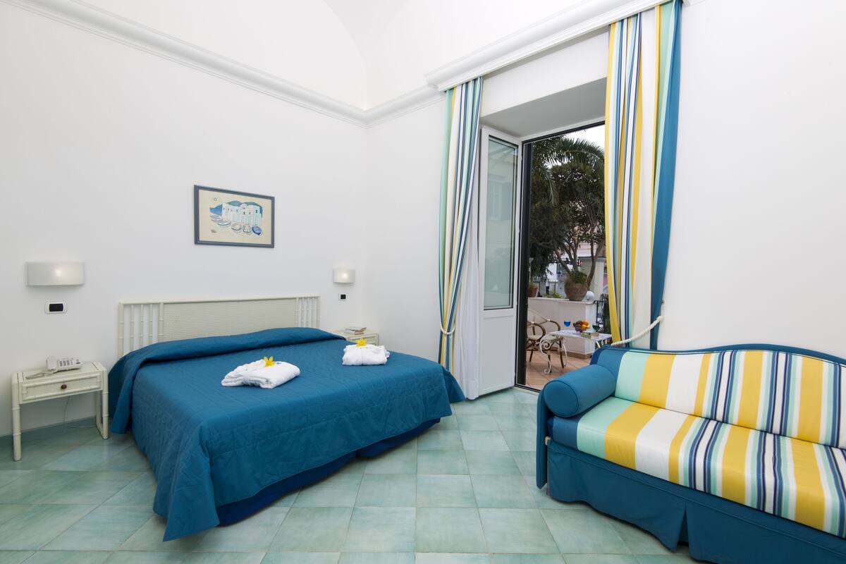 Quarto Triplo | Minibar, cofre no quarto, secretária, berços/camas para crianças 