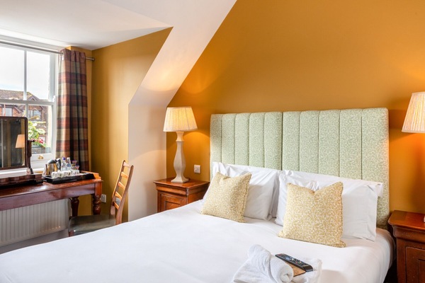 Quarto casal ou duplo | Roupas de cama premium, escrivaninha, ferros/tábuas de passar roupa