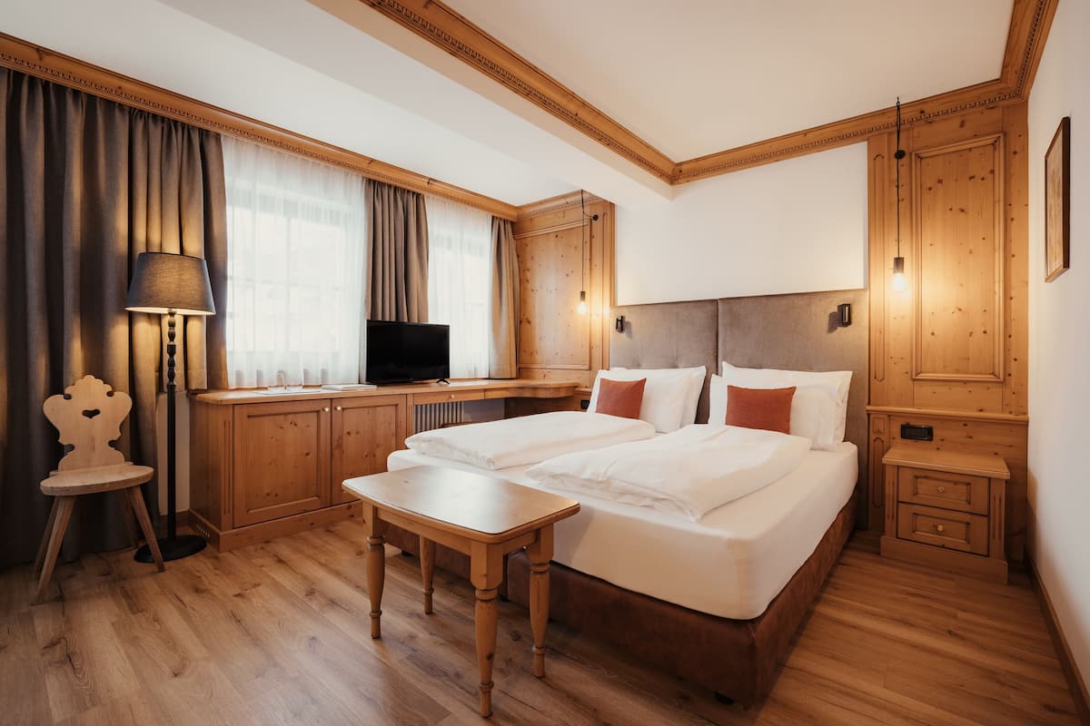 Quarto casal superior (Deluxe) | Roupas de cama premium, edredons de pluma, frigobar, cofres nos quartos