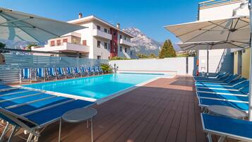 Piscina exterior sazonal