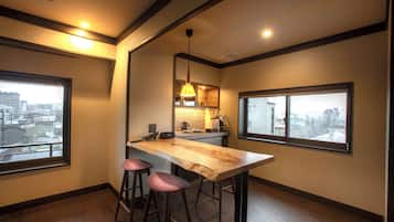 Suite Premium | Minibar grátis, cofre no quarto, com decoração personalizada