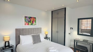 Apartamento Premium, 2 quartos | Secretária, ferro/tábua de engomar, Wi-fi grátis
