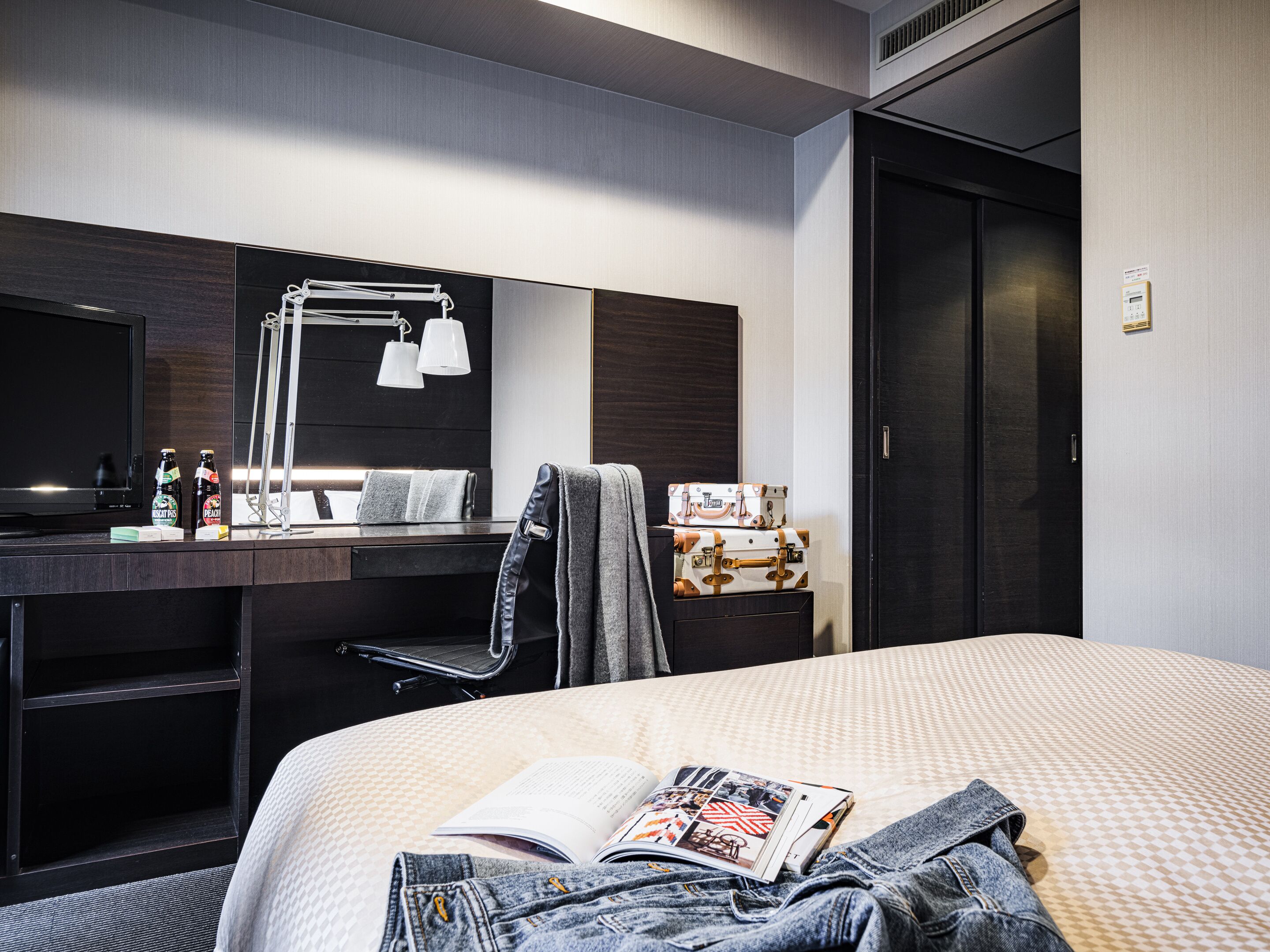 Quarto Duplo Superior, não fumadores | Cofre no quarto, secretária, cortinas/cortinados opacos 