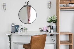 Quarto Duplo Deluxe | Secretária, Wi-fi grátis, roupa de cama fornecida 