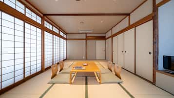 Quarto Quádruplo Tradicional, não fumadores (Japanese Style room, 14 Tatami-mats) | Cofre no quarto, secretária, Wi-fi grátis, roupa de cama fornecida