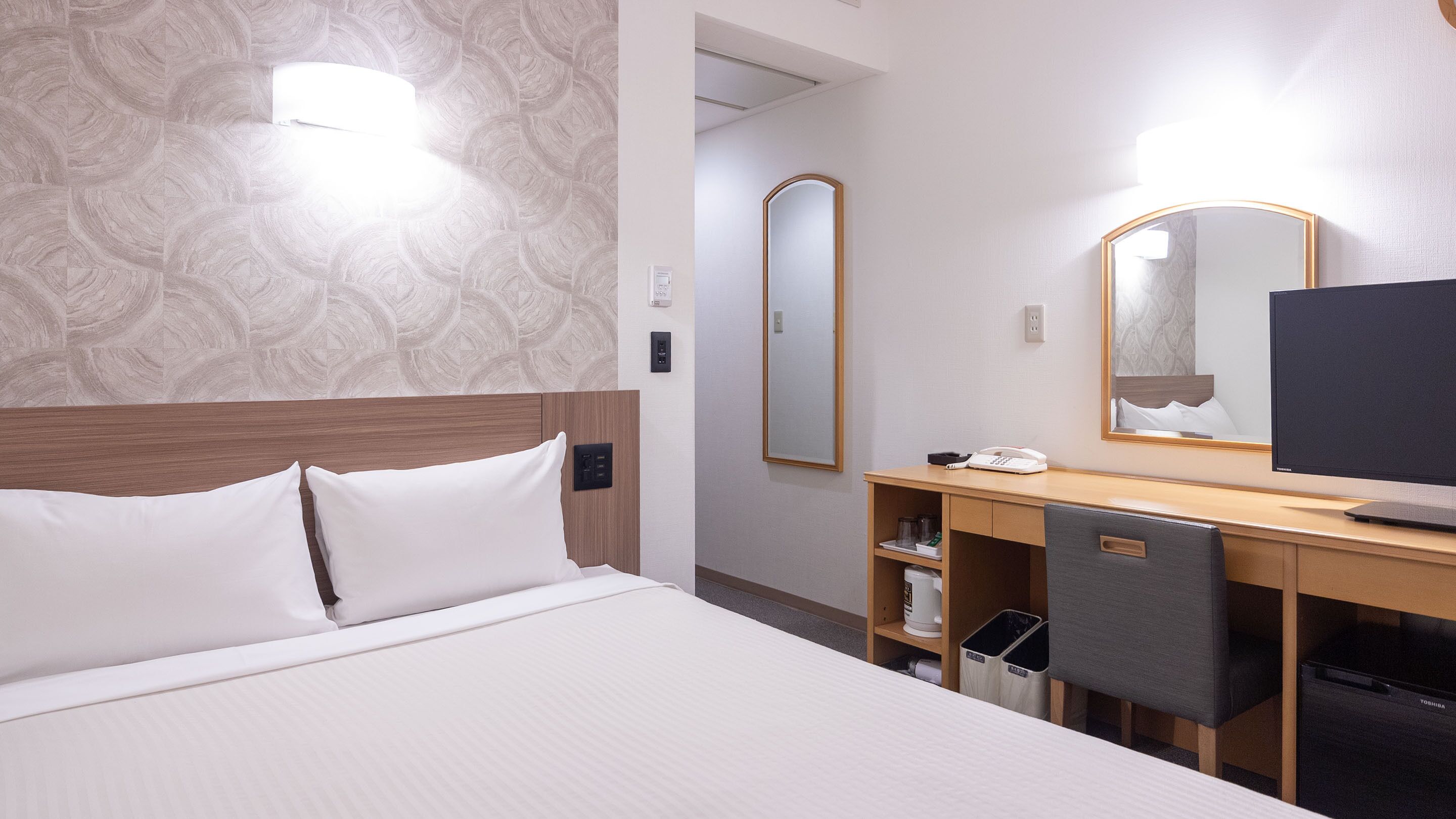 Escrivaninha, ferros/tábuas de passar roupa, Wi-Fi de cortesia