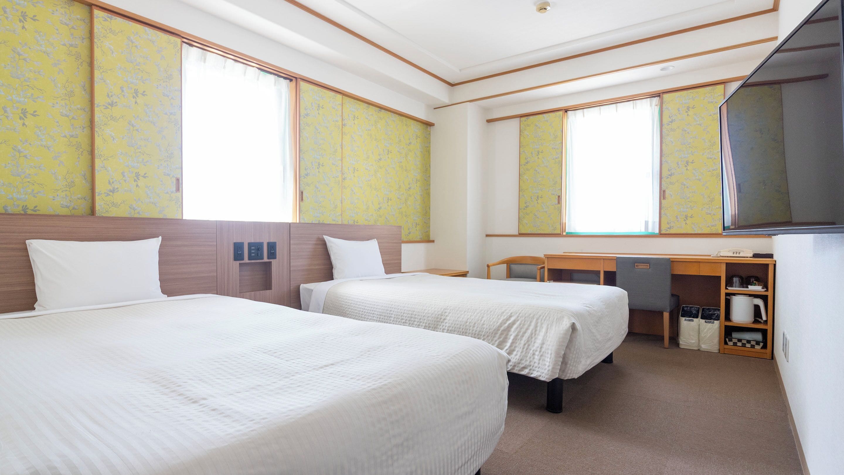 Escrivaninha, ferros/tábuas de passar roupa, Wi-Fi de cortesia