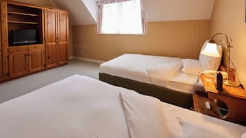 1 quarto, cofre no quarto, secretária