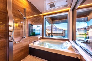 Quarto, em edifício anexo (Open-Air Bath, Yumenosato Area) | Banheiro | Produtos de toalete grátis, secador de cabelo, chinelos 