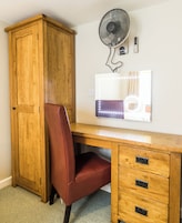 Suíte standard, 2 quartos, em edifício anexo (No pets) | Cofres nos quartos, ferros/tábuas de passar roupa, berços (sobretaxa)
