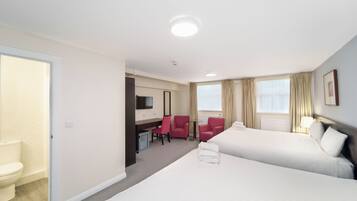 5 quartos, escrivaninha, Wi-Fi de cortesia, roupa de cama