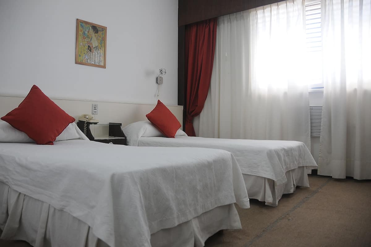 Quarto standard, 1 quarto | Cofres nos quartos, escrivaninha, quartos à prova de som, berços grátis