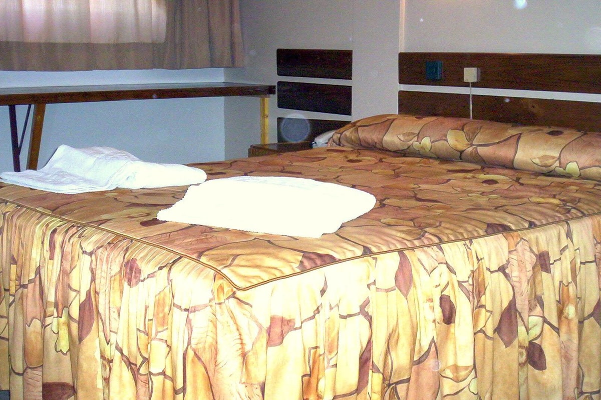Cofre no quarto, secretária, quartos insonorizados