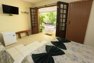 Quarto Quádruplo Familiar (Standard) | Minibar, cofre no quarto, Wi-fi grátis, roupa de cama fornecida 