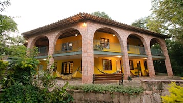Fachada da propriedade