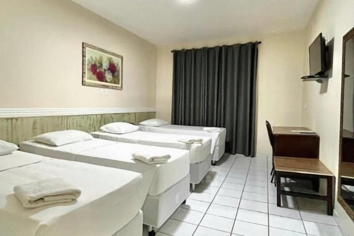 Frigobar, escrivaninha, Wi-Fi de cortesia, roupa de cama