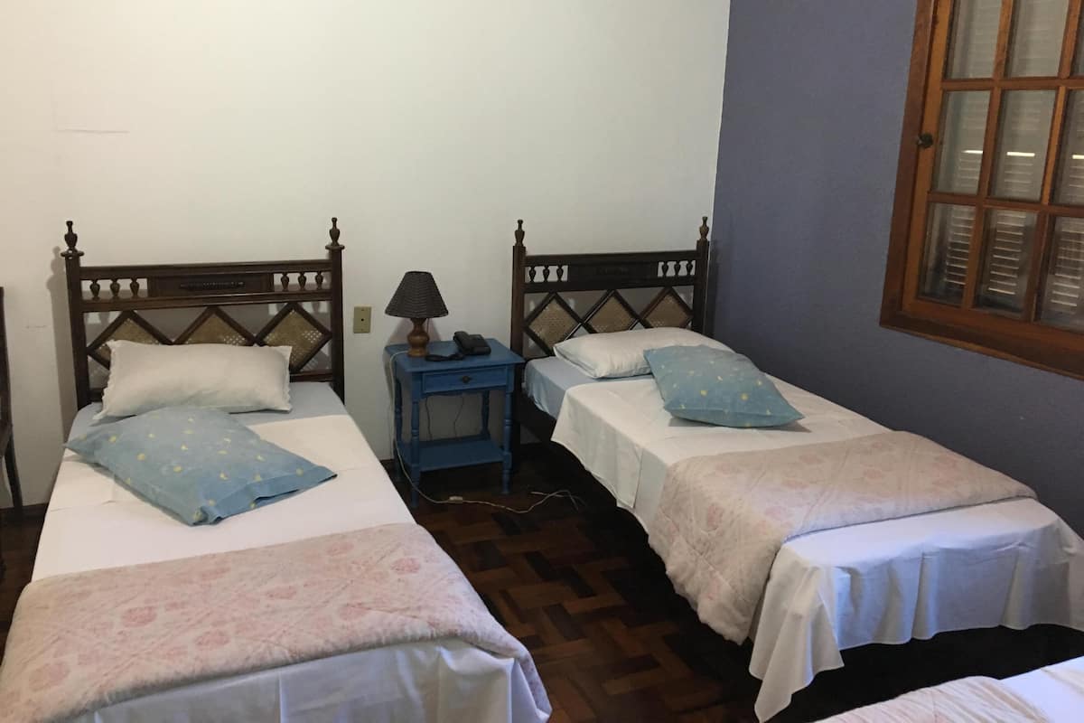 Quartos insonorizados, Wi-fi grátis, roupa de cama fornecida 