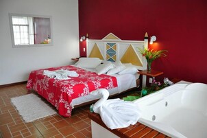 Suíte, banheira | Frigobar, cortinas blackout, Wi-Fi (sobretaxa), roupa de cama