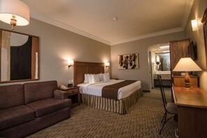 Quarto conforto, 1 cama King | Cofres nos quartos, escrivaninha, ferros/tábuas de passar roupa