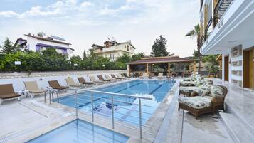Piscina exterior sazonal