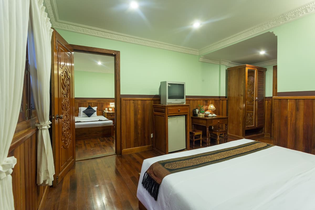 Quarto Familiar, 2 quartos | 20 quartos, minibar, cofre no quarto, secretária