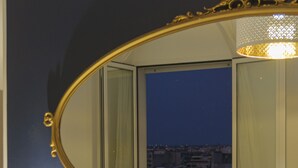 Quarto casal superior | Escrivaninha, Wi-Fi de cortesia, roupa de cama