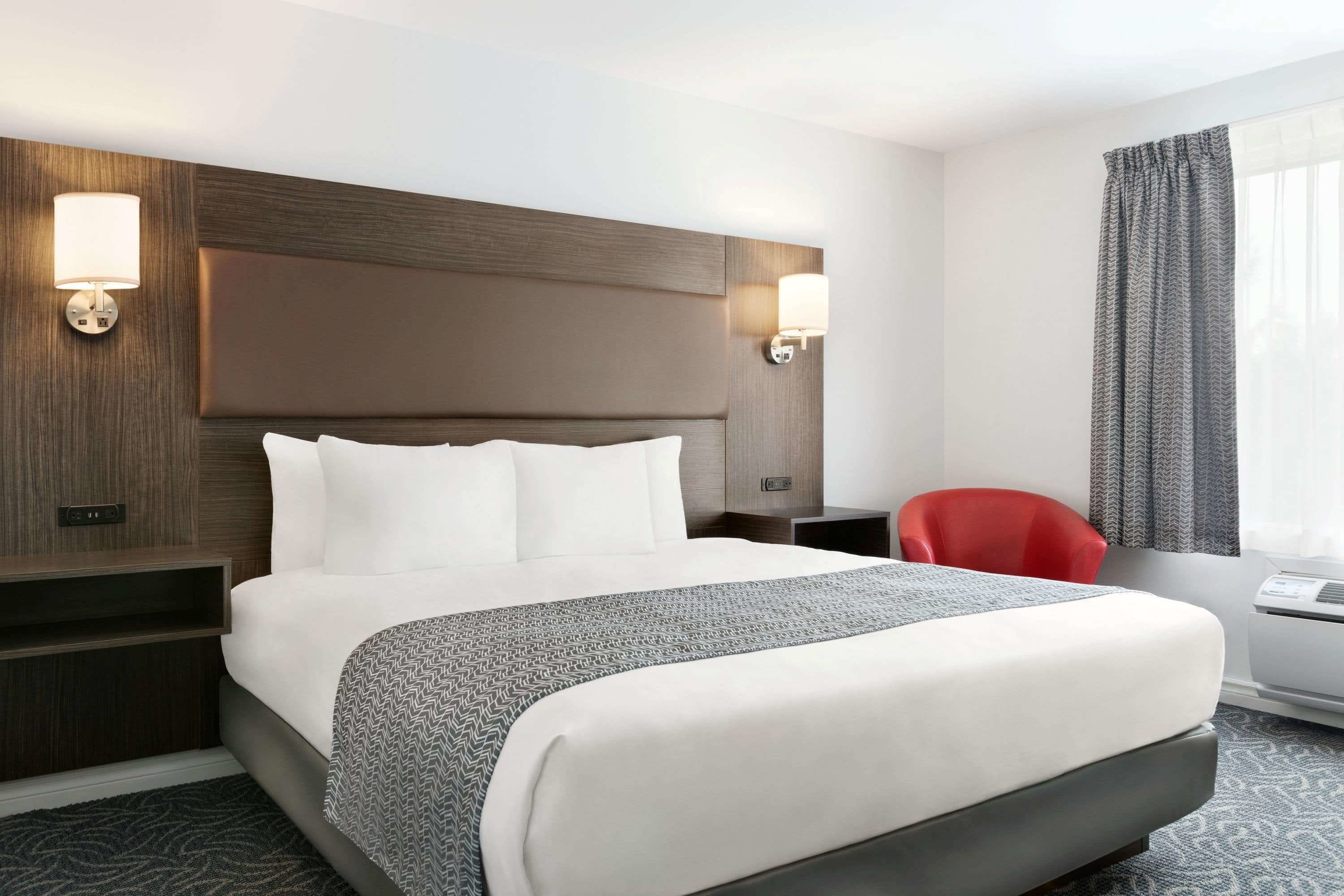 Quarto, 1 cama King, para não fumantes (No Pets) | Escrivaninha, ferros/tábuas de passar roupa, berços (sobretaxa)