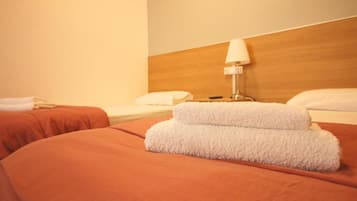 Quarto Twin, casa de banho partilhada (2 beds) | Wi-fi grátis