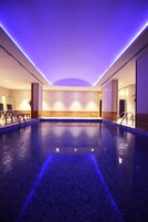 2 piscinas interiores, piscina exterior, toldos gratuitos 