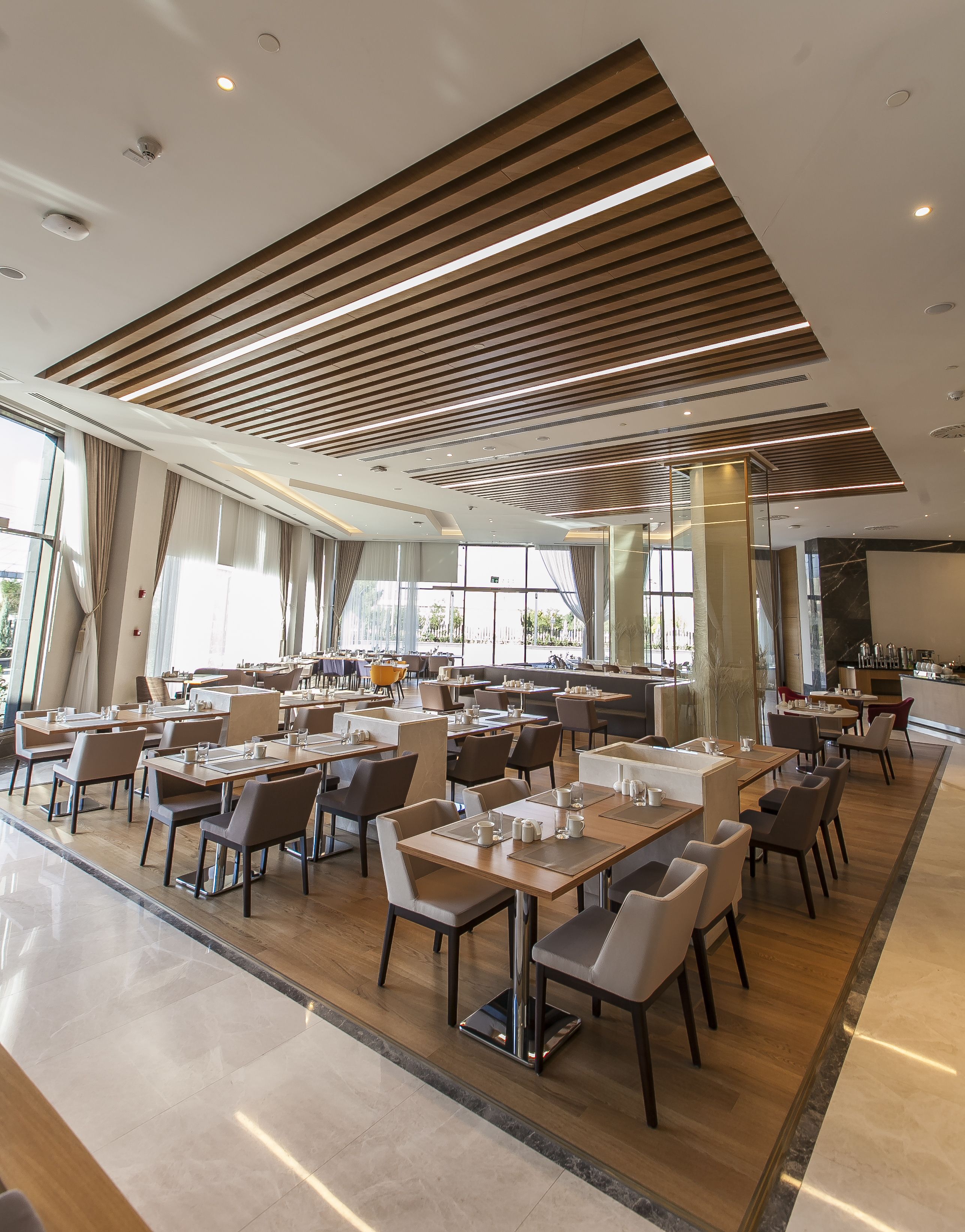 Pequeno-almoço tipo buffet diário mediante uma taxa 