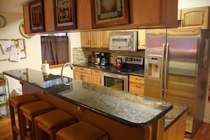 Casa geminada superluxo, 3 quartos, banheira de imersão | Cozinha privada | Geladeira grande, micro-ondas, fogão, cooktop
