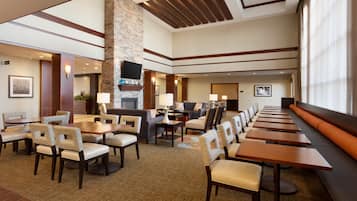 Pequeno-almoço self-service diário incluído