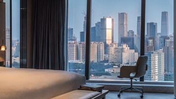 Suíte júnior, 1 cama King (CBD View) | Roupas de cama premium, frigobar (abastecido com alguns itens grátis)