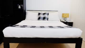 Quarto Duplo Standard, não fumadores | Secretária, cortinas/cortinados opacos, camas desdobráveis