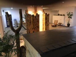 Roupa hipoalergénica, camas de colchão pillowtop, minibar 