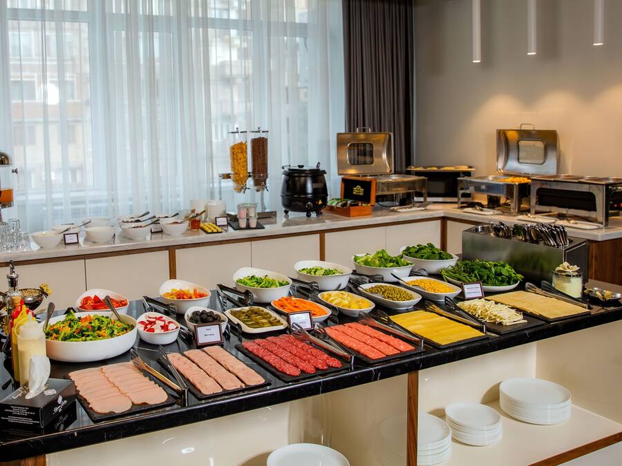 Café da manhã com buffet todos os dias mediante uma taxa