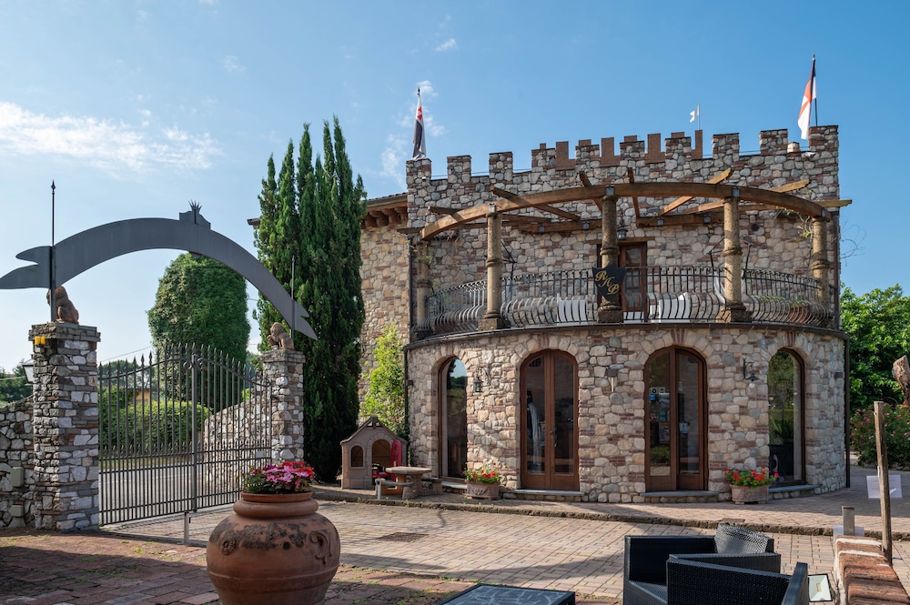 Castello Dei Templari - Lucca