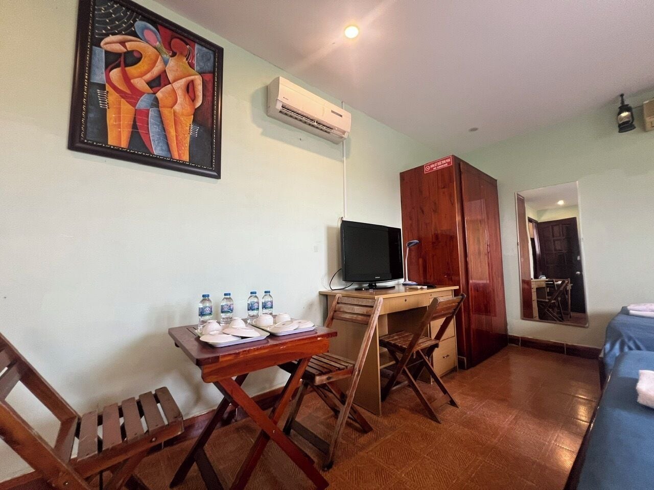 Quarto Familiar | Minibar, cofre no quarto, secretária, Wi-fi grátis 
