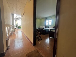 Quarto Familiar | Sala de estar | TV de ecrã plano 