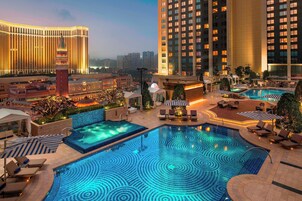 3 piscinas exteriores 