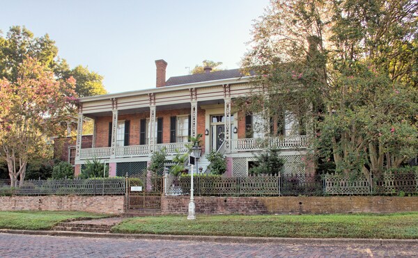 Corners Mansion Inn - A Bed & Breakfast - Vicksburg, MS