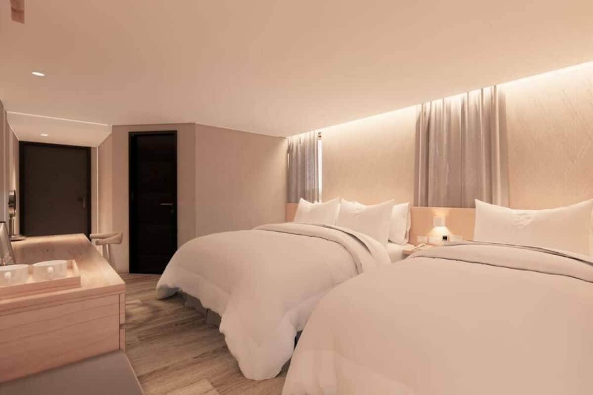 Quarto Triplo Standard | Com decoração personalizada, cortinas/cortinados opacos, Wi-fi grátis
