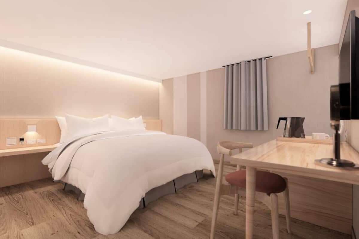Quarto Clássico com Cama de Casal | Com decoração personalizada, cortinas/cortinados opacos, Wi-fi grátis