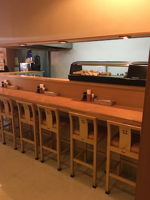 Pequenos-almoços, almoços e jantares servidos