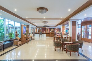 Área de estar no saguão