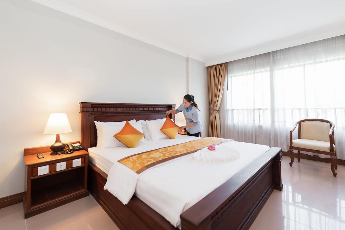 Quarto Duplo Standard | Roupa de alta qualidade, minibar, cofre no quarto, secretária