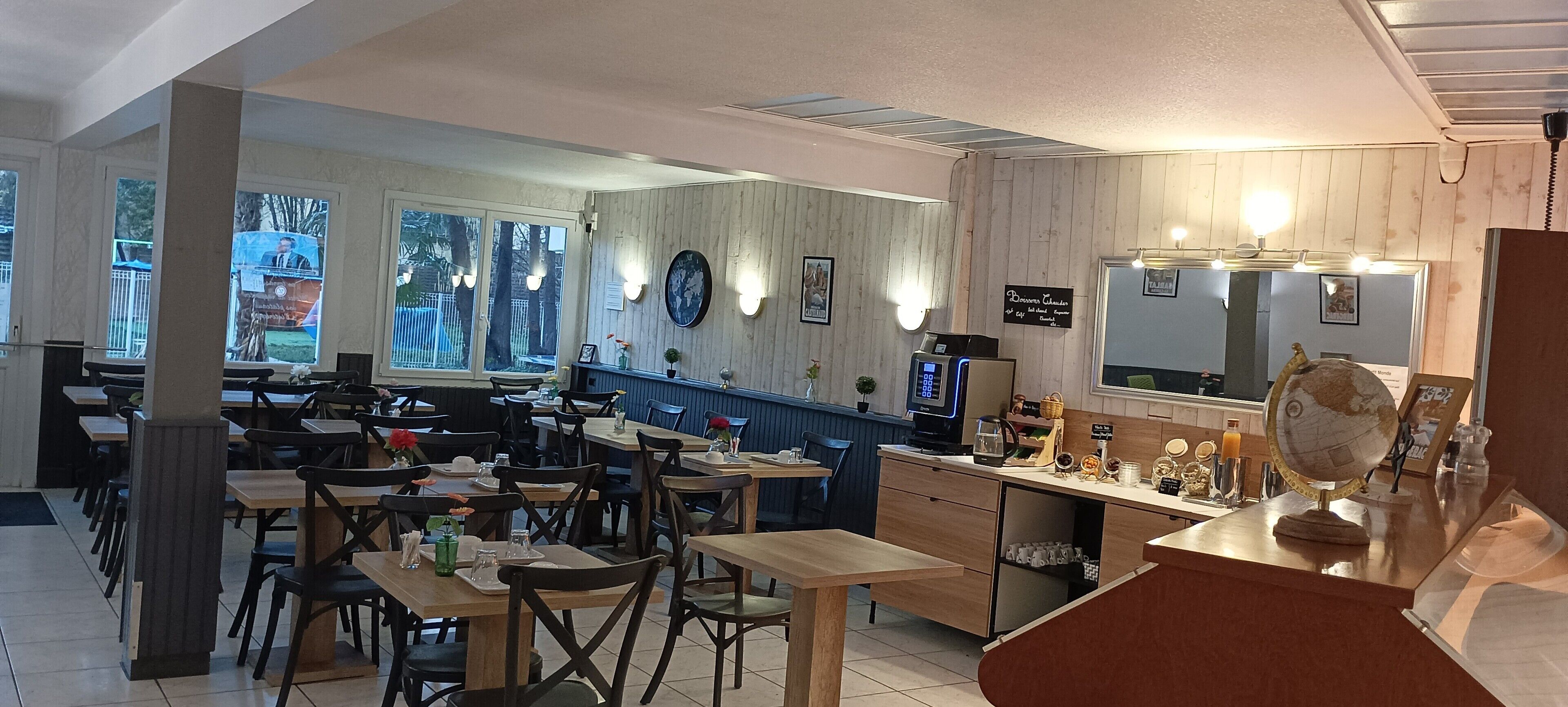 Pequeno-almoço tipo buffet diário (9.50 EUR por pessoa) 