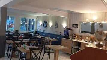 Pequeno-almoço tipo buffet diário (9.50 EUR por pessoa)