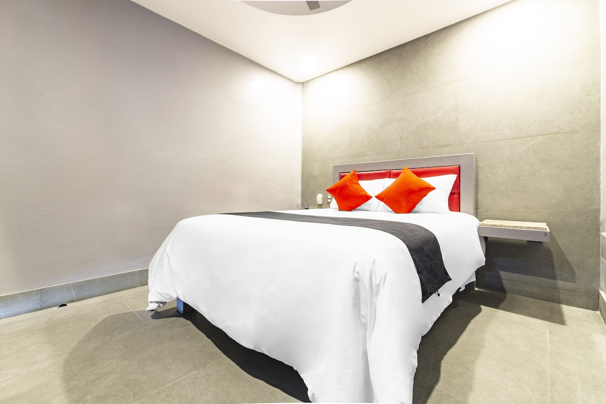 Cofres nos quartos, escrivaninha, Wi-Fi, roupa de cama