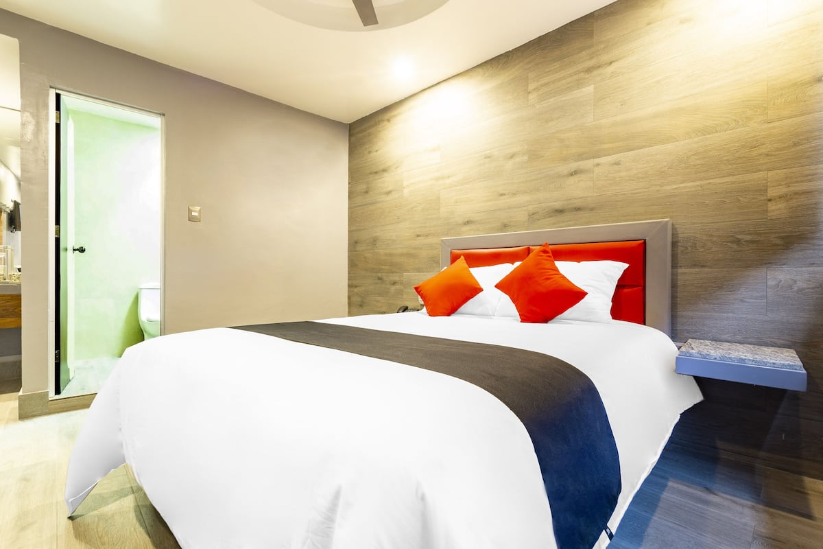 Cofres nos quartos, escrivaninha, Wi-Fi, roupa de cama